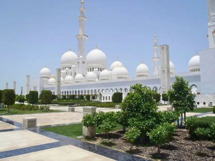Scenic Private Full-Day Abu Dhabi Tour from Dubai 2025 | Famous Tours